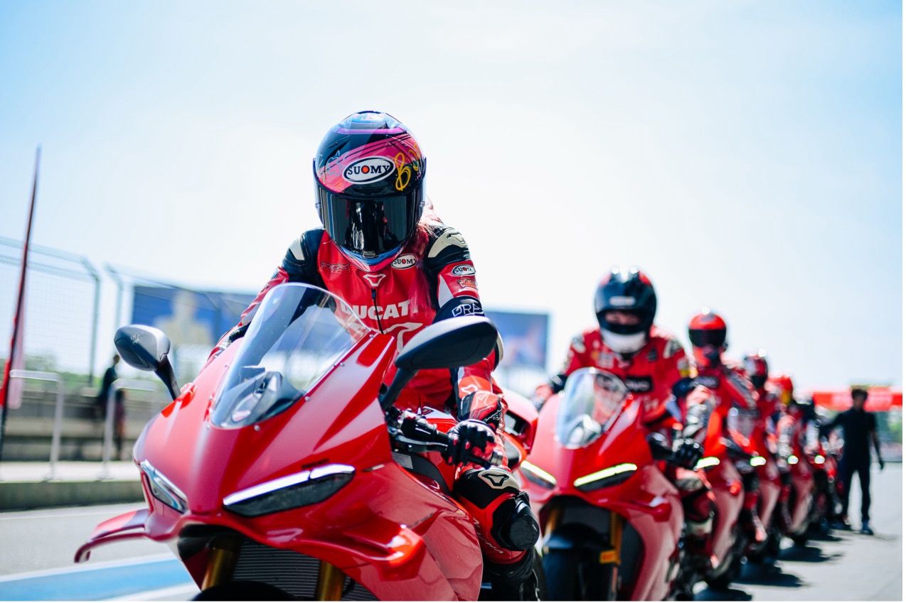 杜卡迪全新Panigale V4正式上市，重新定义高性能骑行时代